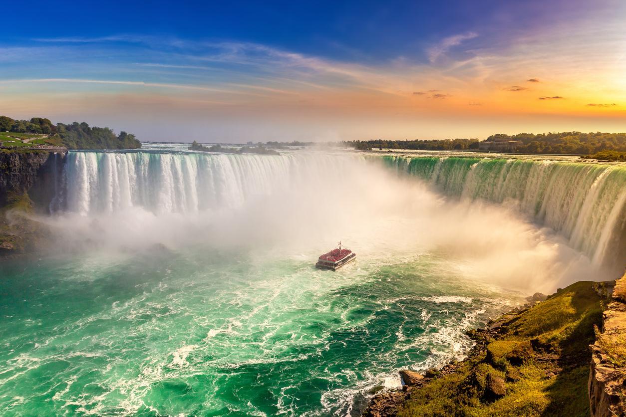 Best Value Niagara Falls Day Tour | Book Your Tour Now | TourBeez